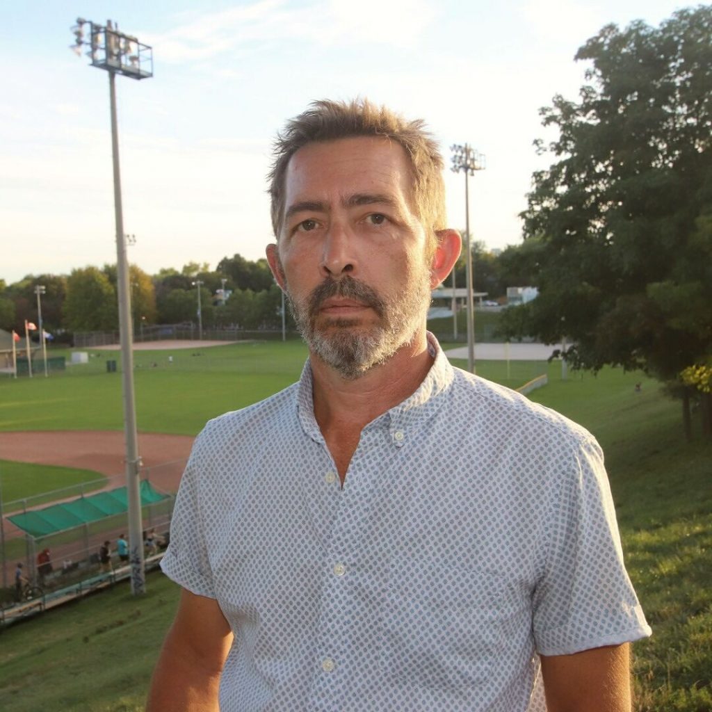 #HoyReseñamos la novela EXTRAÑOS Y TEMIBLES CORAZONES de Tim McGregor y ...